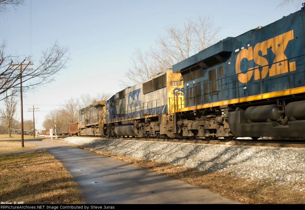 CSX 8702 Q502